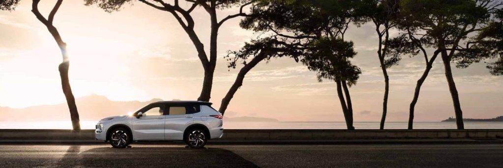 Outlander PHEV Awarded 2024 Green Car of the Year By Green Car Journal ...
